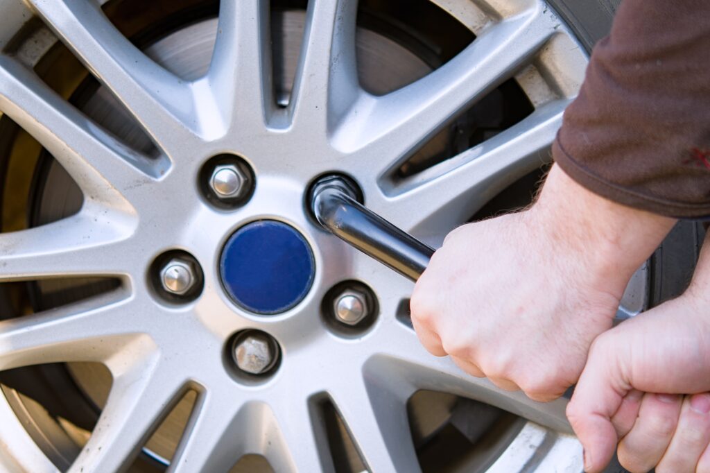 Clou dans pneu : Que faire en cas de clou dans un pneu et comment réparer - Blog de Muchpneu.fr